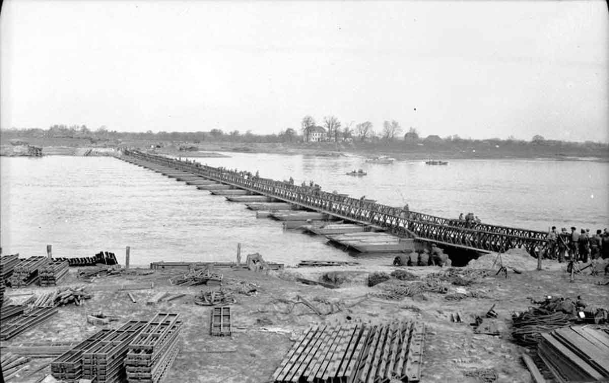 CROSSING THE RHINE WITH THE THIRD ARMY